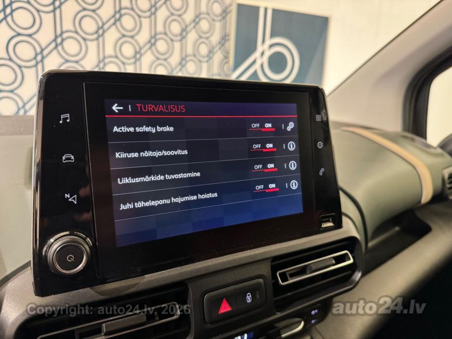 Zils Citroen Berlingo 2020 Tallina, ar dzinēja tilpumu 1.20 L un nobraukumu 120 tūkst. km par 14900 €, foto 22 vietnē AUTOMOTO.COM.LV