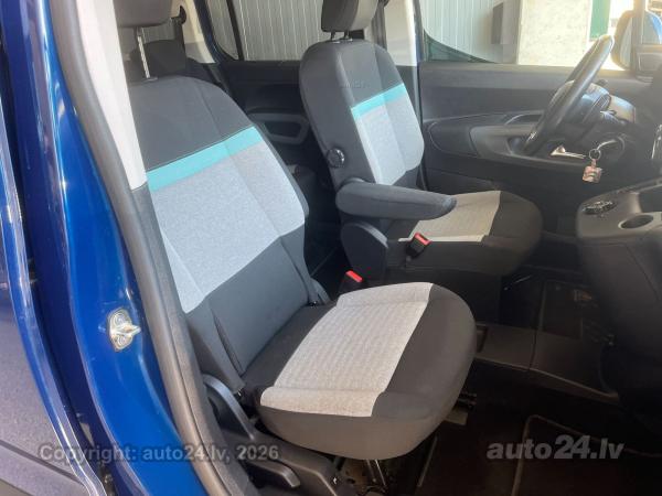 Zils Citroen Berlingo 2021 Tallina, ar dzinēja tilpumu 1.50 L un nobraukumu 180 tūkst. km par 19990 €, foto 8 vietnē AUTOMOTO.COM.LV
