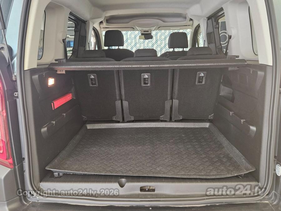 Zils Citroen Berlingo 2024 Tallina, ar dzinēja tilpumu 1.50 L un nobraukumu 20 tūkst. km par 21900 €, foto 7 vietnē AUTOMOTO.COM.LV