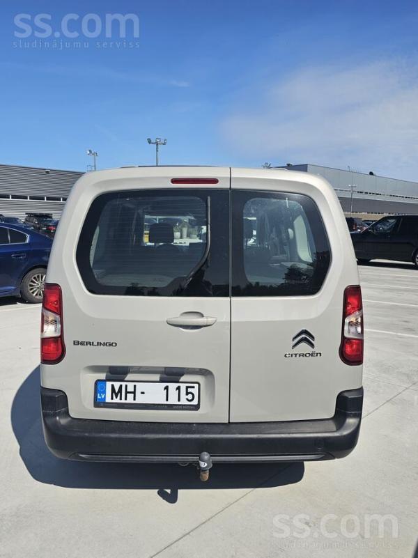 Brown Citroen Berlingo 2019 in Riga, with an engine capacity of 1.50 L and mileage of 178 thousand km for 10333 €, photo 4 on AUTOMOTO.COM.LV