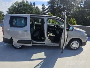 Brown Citroen Berlingo 2019 in Riga, with an engine capacity of 1.50 L and mileage of 178 thousand km for 10333 €, photo 8 on AUTOMOTO.COM.LV