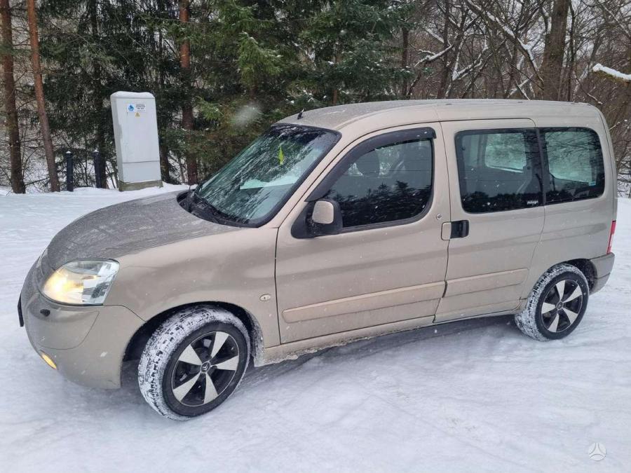 Brown Citroen Berlingo 2007 in Kaunas, with an engine capacity of 1.60 L and mileage of 151 thousand km for 2000 €, photo 1 on AUTOMOTO.COM.LV