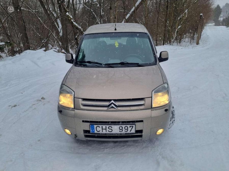 Brown Citroen Berlingo 2007 in Kaunas, with an engine capacity of 1.60 L and mileage of 151 thousand km for 2000 €, photo 2 on AUTOMOTO.COM.LV