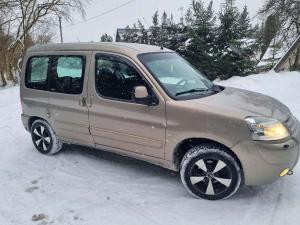 Brown Citroen Berlingo 2007 in Kaunas, with an engine capacity of 1.60 L and mileage of 151 thousand km for 2000 €, photo 3 on AUTOMOTO.COM.LV