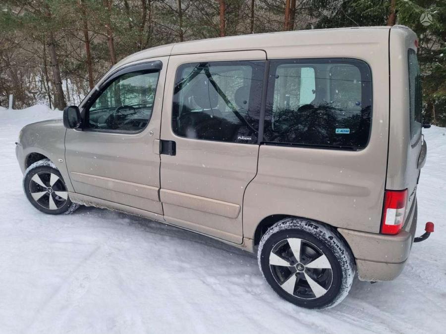 Brown Citroen Berlingo 2007 in Kaunas, with an engine capacity of 1.60 L and mileage of 151 thousand km for 2000 €, photo 9 on AUTOMOTO.COM.LV