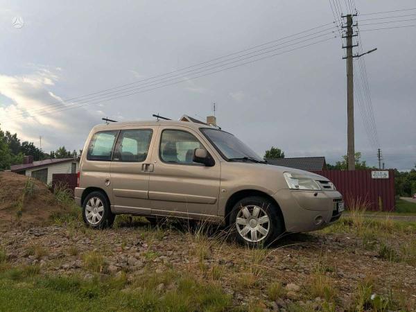 Brūns Citroen Berlingo 2007 Panevēža, ar dzinēja tilpumu 1.59 L un nobraukumu 232 tūkst. km par 1200 €, foto 2 vietnē AUTOMOTO.COM.LV