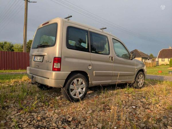 Brūns Citroen Berlingo 2007 Panevēža, ar dzinēja tilpumu 1.59 L un nobraukumu 232 tūkst. km par 1200 €, foto 5 vietnē AUTOMOTO.COM.LV