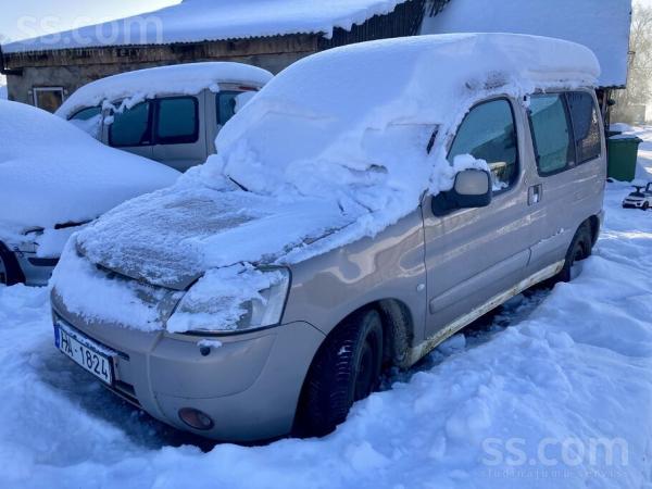 Brown Citroen Berlingo 2008 in Ogre, with an engine capacity of 1.60 L and mileage of 350 thousand km for 500 €, photo 1 on AUTOMOTO.COM.LV