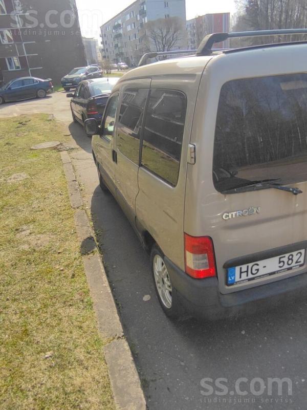 Brown Citroen Berlingo 2008 in Riga, with an engine capacity of 1.60 L and mileage of 230 thousand km for 400 €, photo 3 on AUTOMOTO.COM.LV