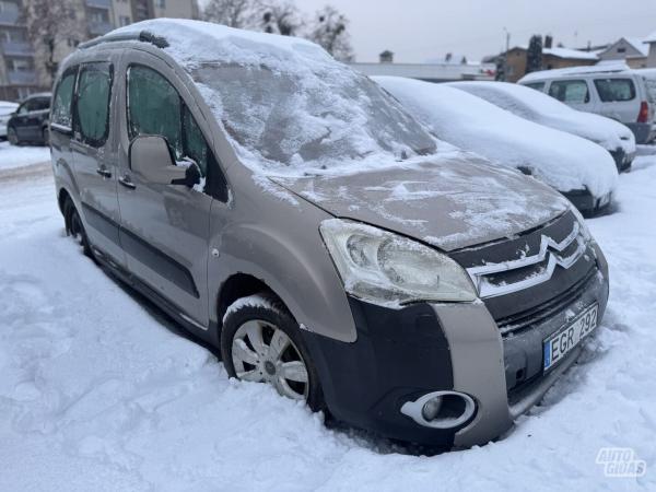 Brown Citroen Berlingo 2009 in Kaunas, with an engine capacity of 1.60 L and mileage of 386 thousand km for 1500 €, photo 3 on AUTOMOTO.COM.LV