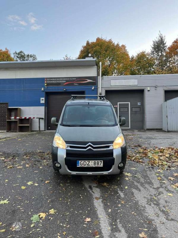 Brūns Citroen Berlingo 2009 Kauņa, ar dzinēja tilpumu 1.56 L un nobraukumu 3545 tūkst. km par 2750 €, foto 3 vietnē AUTOMOTO.COM.LV