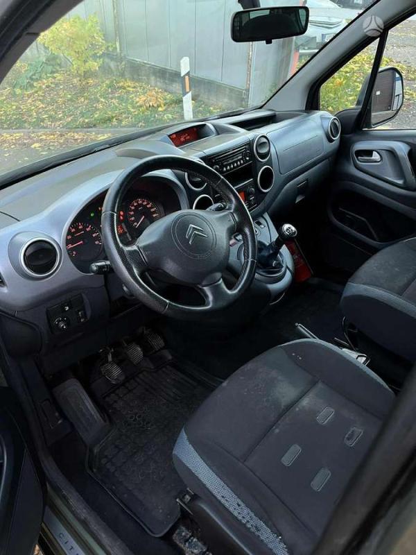 Brūns Citroen Berlingo 2009 Kauņa, ar dzinēja tilpumu 1.56 L un nobraukumu 3545 tūkst. km par 2750 €, foto 7 vietnē AUTOMOTO.COM.LV