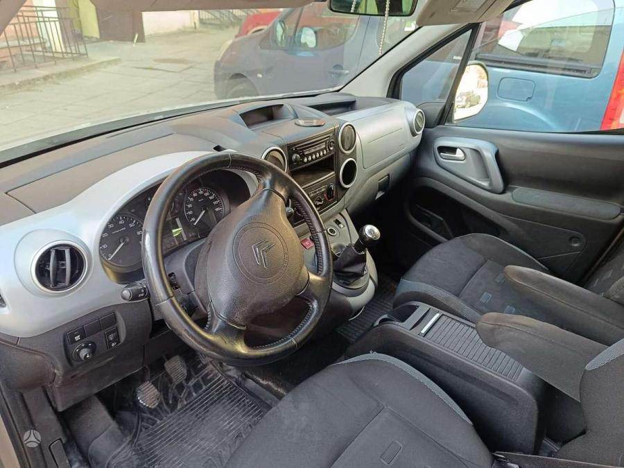 Brūns Citroen Berlingo 2010 Šauļi, ar dzinēja tilpumu 1.56 L un nobraukumu 429 tūkst. km par 999 €, foto 4 vietnē AUTOMOTO.COM.LV