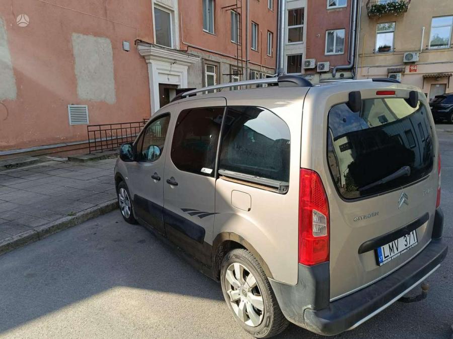 Brūns Citroen Berlingo 2010 Šauļi, ar dzinēja tilpumu 1.56 L un nobraukumu 429 tūkst. km par 999 €, foto 8 vietnē AUTOMOTO.COM.LV
