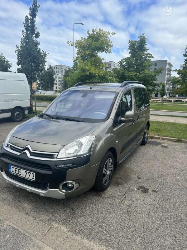 Brūns Citroen Berlingo 2012 Viļņa, ar dzinēja tilpumu 1.56 L un nobraukumu 141 tūkst. km par 4250 €, foto 3 vietnē AUTOMOTO.COM.LV