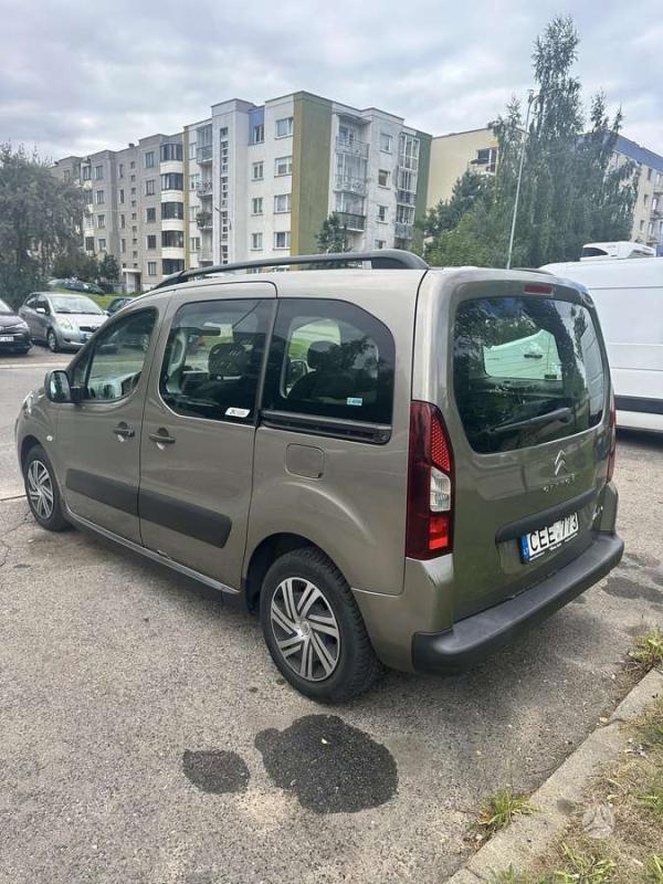Brūns Citroen Berlingo 2012 Viļņa, ar dzinēja tilpumu 1.56 L un nobraukumu 141 tūkst. km par 4250 €, foto 6 vietnē AUTOMOTO.COM.LV
