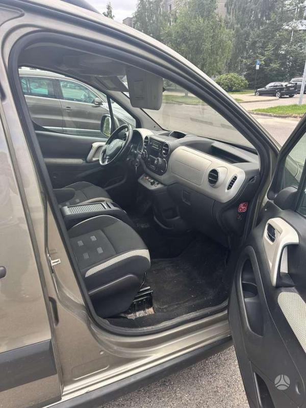 Brūns Citroen Berlingo 2012 Viļņa, ar dzinēja tilpumu 1.56 L un nobraukumu 141 tūkst. km par 4250 €, foto 9 vietnē AUTOMOTO.COM.LV