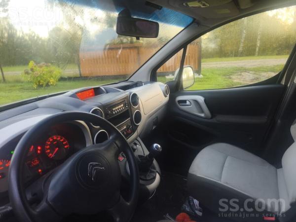 Brūns Citroen Berlingo 2012 Jelgava, ar dzinēja tilpumu 1.60 L un nobraukumu 437 tūkst. km par 2550 €, foto 4 vietnē AUTOMOTO.COM.LV