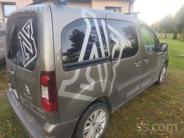 Brūns Citroen Berlingo 2012 Jelgava, ar dzinēja tilpumu 1.60 L un nobraukumu 437 tūkst. km par 2550 €, foto 6 vietnē AUTOMOTO.COM.LV