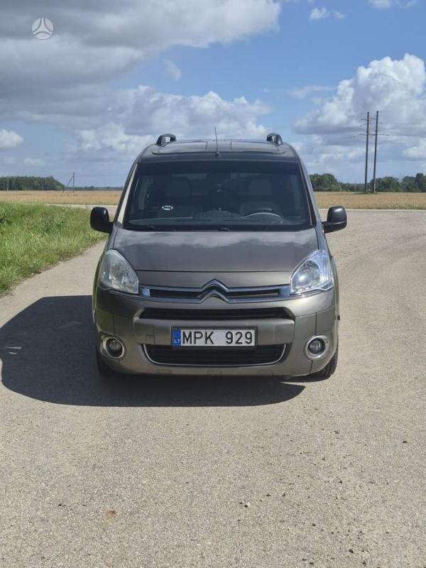 Brown Citroen Berlingo 2013 in Raseiniai, with an engine capacity of 1.60 L and mileage of 290 thousand km for 4150 €, photo 1 on AUTOMOTO.COM.LV