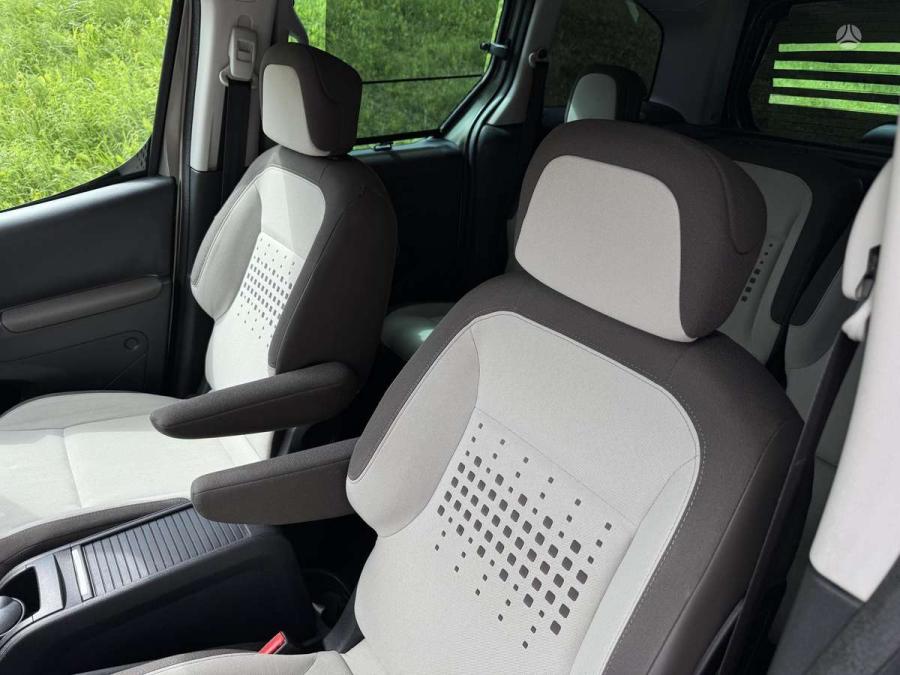 Brūns Citroen Berlingo 2014 Alīta, ar dzinēja tilpumu 1.60 L un nobraukumu 292 tūkst. km par 5100 €, foto 9 vietnē AUTOMOTO.COM.LV