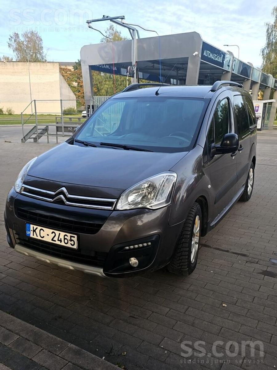 Brown Citroen Berlingo 2015 in Rezekne, with an engine capacity of 1.60 L and mileage of 280 thousand km for 4000 €, photo 2 on AUTOMOTO.COM.LV