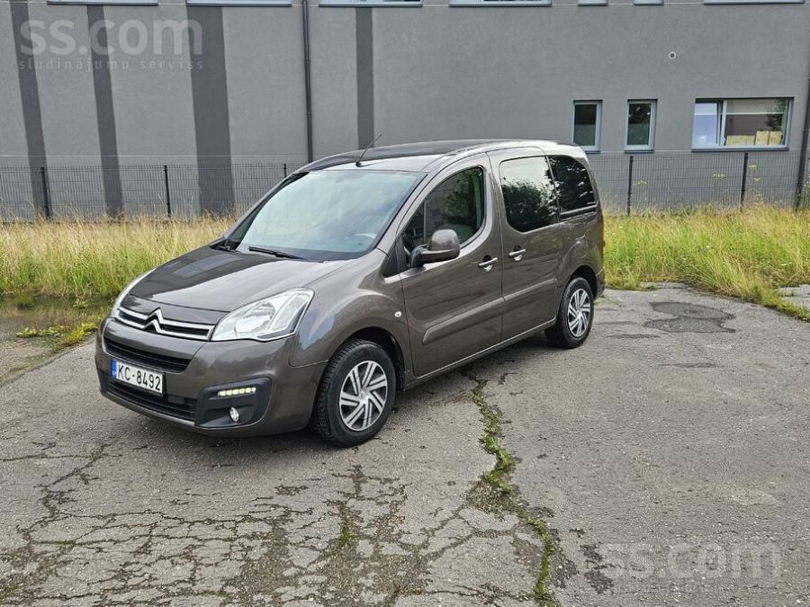 Brūns Citroen Berlingo 2015 Rīga, ar dzinēja tilpumu 1.60 L un nobraukumu 171 tūkst. km par 5200 €, foto 1 vietnē AUTOMOTO.COM.LV