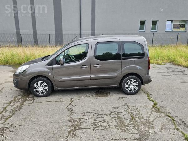 Brown Citroen Berlingo 2015 in Riga, with an engine capacity of 1.60 L and mileage of 171 thousand km for 5200 €, photo 2 on AUTOMOTO.COM.LV