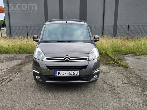 Brown Citroen Berlingo 2015 in Riga, with an engine capacity of 1.60 L and mileage of 171 thousand km for 5200 €, photo 8 on AUTOMOTO.COM.LV