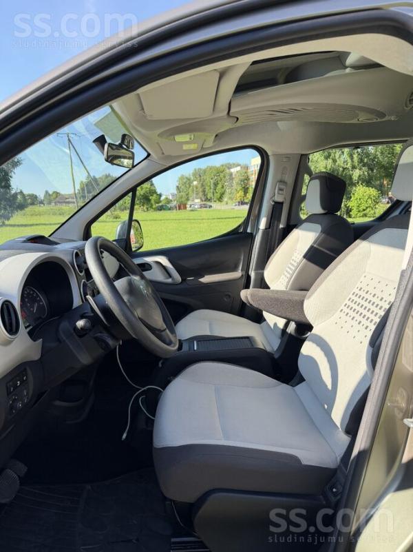 Brown Citroen Berlingo 2015 in Aizkraukle, with an engine capacity of 1.60 L and mileage of 139 thousand km for 7550 €, photo 4 on AUTOMOTO.COM.LV
