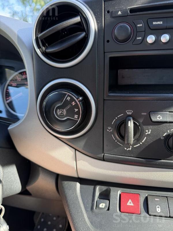 Brown Citroen Berlingo 2015 in Aizkraukle, with an engine capacity of 1.60 L and mileage of 139 thousand km for 7550 €, photo 9 on AUTOMOTO.COM.LV