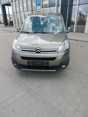 Brūns Citroen Berlingo 2015 Viļņa, ar dzinēja tilpumu 1.56 L un nobraukumu 209 tūkst. km par 6350 €, foto 4 vietnē AUTOMOTO.COM.LV