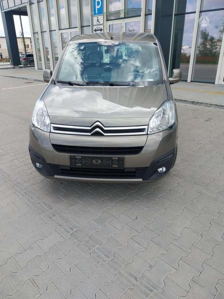 Brūns Citroen Berlingo 2015 Viļņa, ar dzinēja tilpumu 1.56 L un nobraukumu 209 tūkst. km par 6350 €, foto 4 vietnē AUTOMOTO.COM.LV