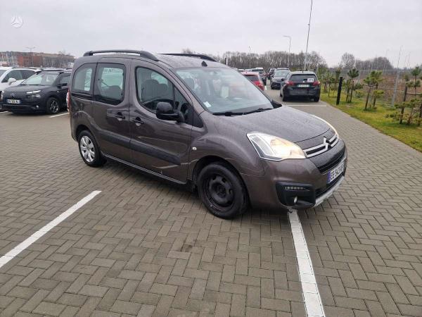 Brūns Citroen Berlingo 2016 Tauragė, ar dzinēja tilpumu 1.56 L un nobraukumu 207 tūkst. km par 5400 €, foto 3 vietnē AUTOMOTO.COM.LV