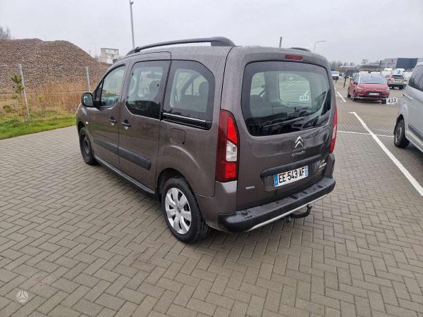 Brūns Citroen Berlingo 2016 Tauragė, ar dzinēja tilpumu 1.56 L un nobraukumu 207 tūkst. km par 5400 €, foto 4 vietnē AUTOMOTO.COM.LV