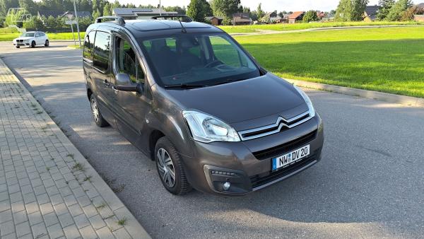 Brown Citroen Berlingo 2016 in Utena, with an engine capacity of 1.60 L and mileage of 163 thousand km for 6500 €, photo 3 on AUTOMOTO.COM.LV