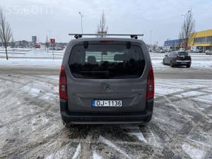 Brown Citroen Berlingo 2020 in Riga, with an engine capacity of 1.50 L and mileage of 116 thousand km for 12200 €, photo 4 on AUTOMOTO.COM.LV