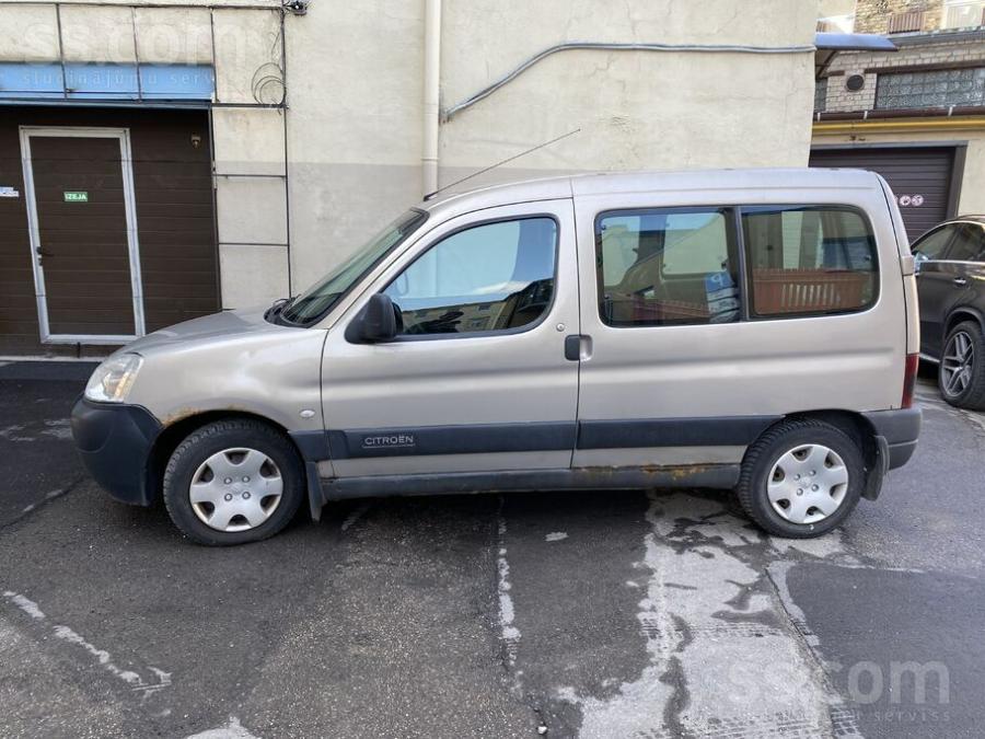 Brown Citroen Berlingo 2005 in Riga, with an engine capacity of 1.90 L and mileage of 360 thousand km for 500 €, photo 1 on AUTOMOTO.COM.LV