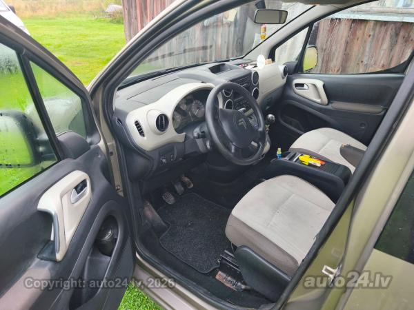 Brown Citroen Berlingo 2013 in Tallinn, with an engine capacity of 1.60 L and mileage of 345 thousand km for 3800 €, photo 8 on AUTOMOTO.COM.LV