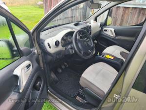 Brūns Citroen Berlingo 2013 Tallina, ar dzinēja tilpumu 1.60 L un nobraukumu 345 tūkst. km par 3800 €, foto 9 vietnē AUTOMOTO.COM.LV