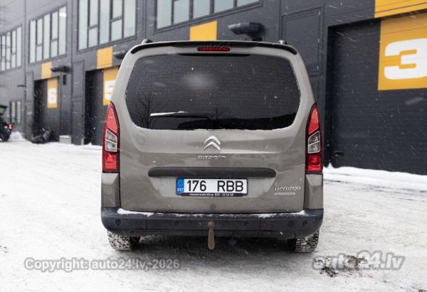 Brown Citroen Berlingo 2014 in Tallinn, with an engine capacity of 1.60 L and mileage of 263 thousand km for 4399 €, photo 5 on AUTOMOTO.COM.LV
