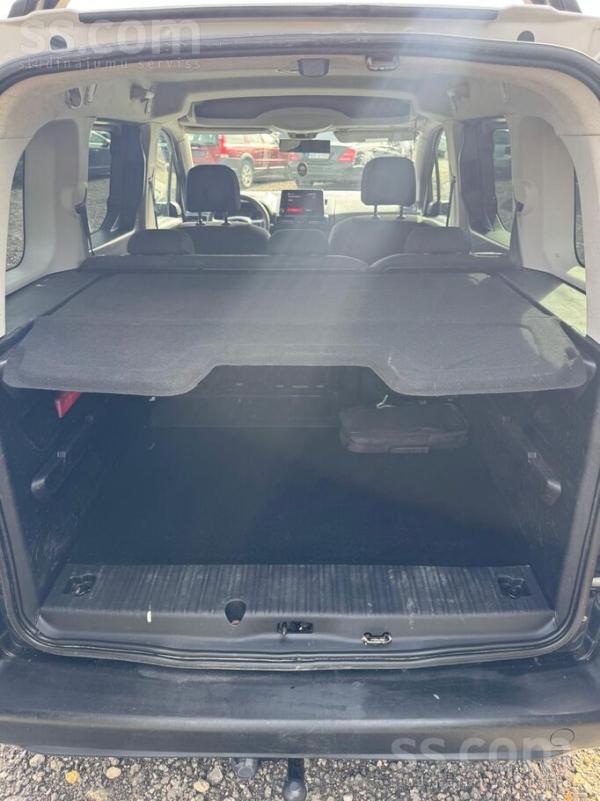 Citroen Berlingo 2019 Talsi vietnē Brūns Citroen Berlingo 2019 Talsi, ar dzinēja tilpumu 1.20 L un nobraukumu 250 tūkst. km par 8000 €, foto 8 vietnē AUTOMOTO.COM.LV