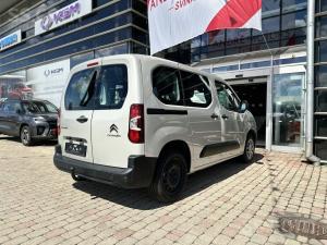 Brown Citroen Berlingo 2021 in Riga, with an engine capacity of 1.50 L and mileage of 144 thousand km for 11800 €, photo 5 on AUTOMOTO.COM.LV