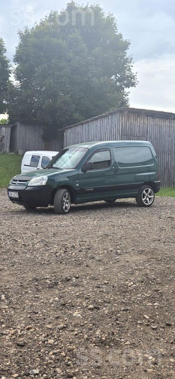 Green Citroen Berlingo 2004 in Daugavpils, with an engine capacity of 1.90 L and mileage of 240 thousand km for 2690 €, photo 1 on AUTOMOTO.COM.LV