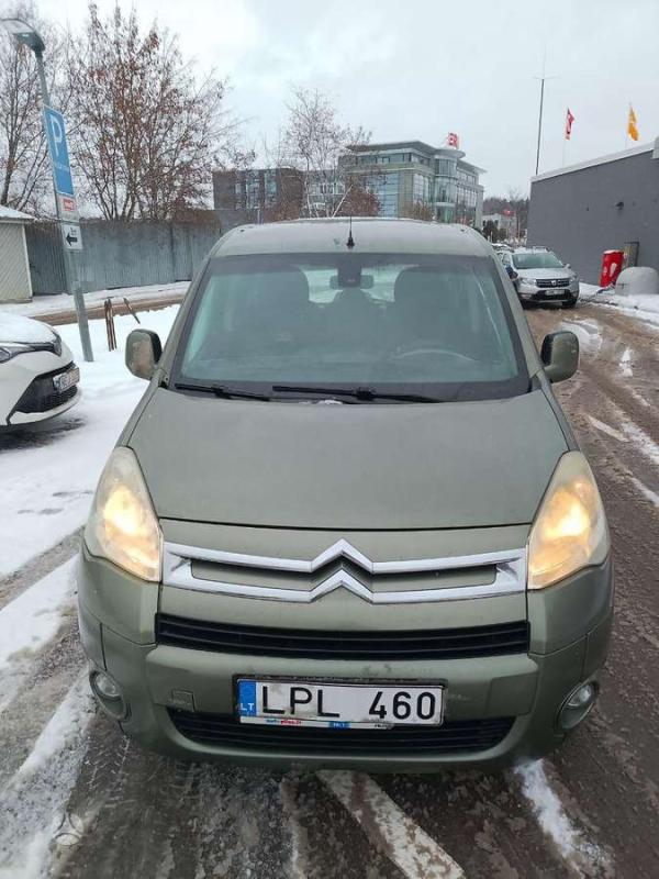 Green Citroen Berlingo 2009 in Vilnius, with an engine capacity of 1.56 L and mileage of 368 thousand km for 2100 €, photo 1 on AUTOMOTO.COM.LV