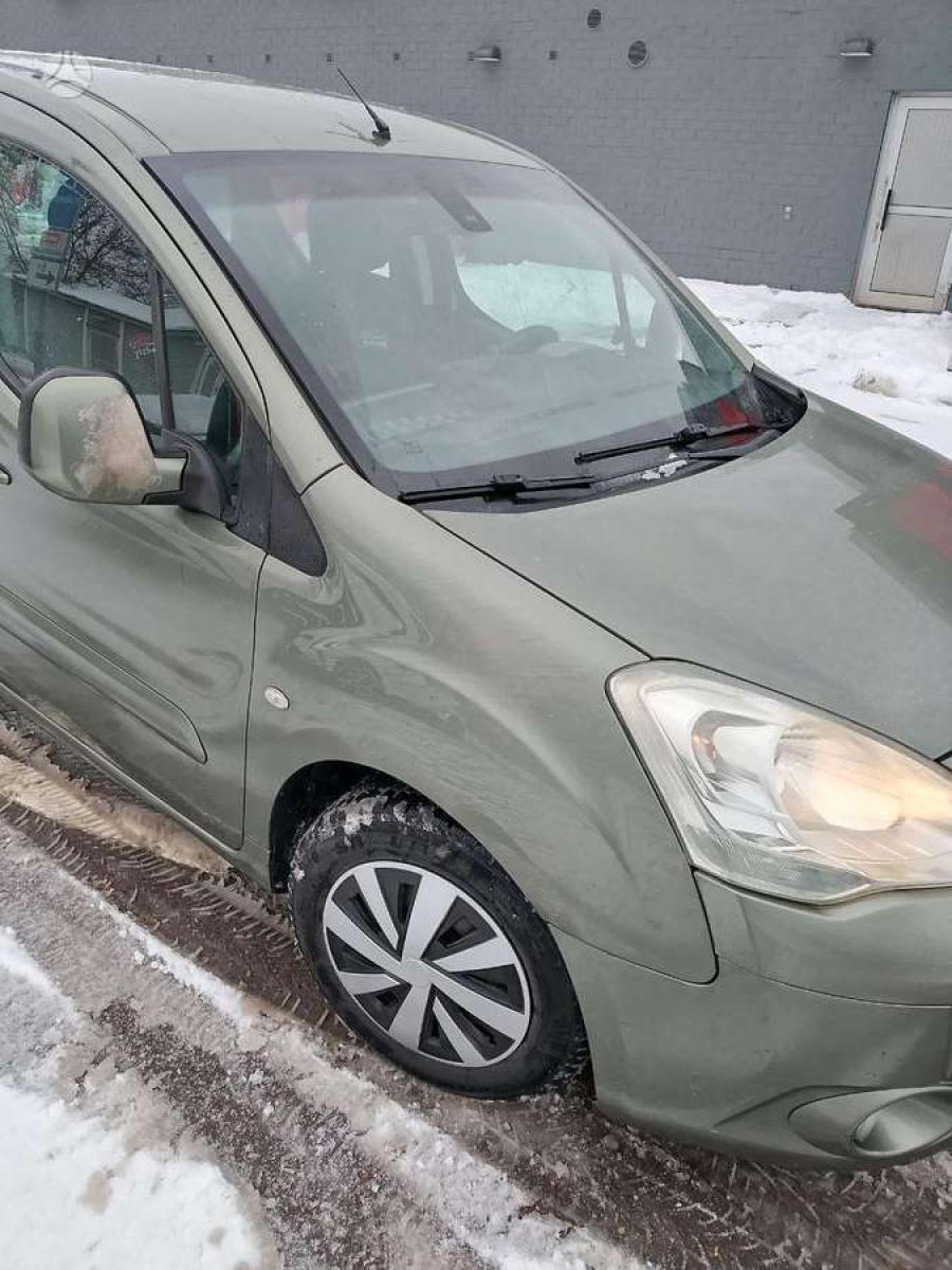 Zaļš Citroen Berlingo 2009 Viļņa, ar dzinēja tilpumu 1.56 L un nobraukumu 368 tūkst. km par 2100 €, foto 3 vietnē AUTOMOTO.COM.LV