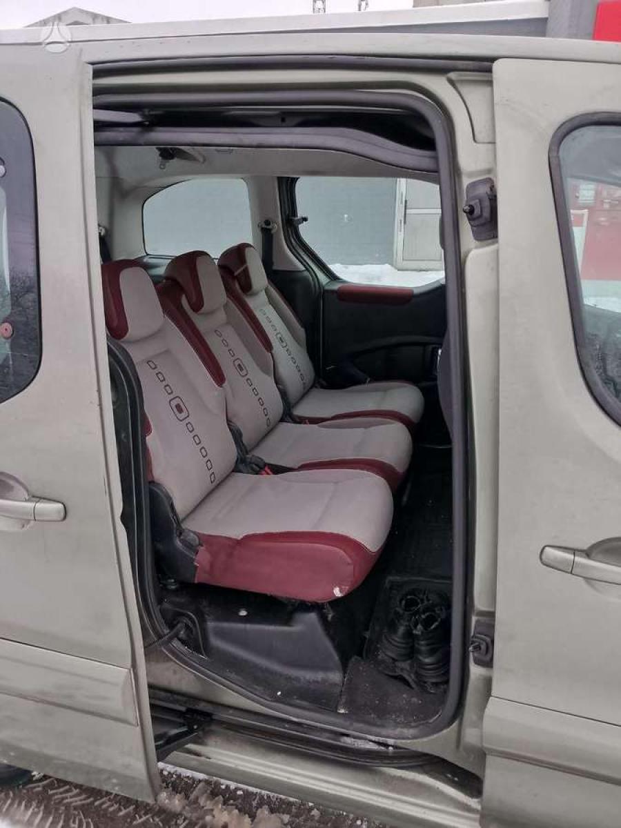 Zaļš Citroen Berlingo 2009 Viļņa, ar dzinēja tilpumu 1.56 L un nobraukumu 368 tūkst. km par 2100 €, foto 7 vietnē AUTOMOTO.COM.LV