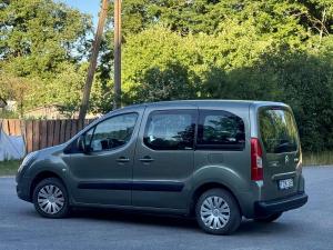 Zaļš Citroen Berlingo 2010 Radviliškis, ar dzinēja tilpumu 1.60 L un nobraukumu 340 tūkst. km par 2600 €, foto 7 vietnē AUTOMOTO.COM.LV