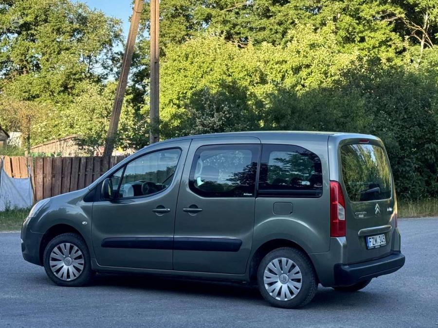 Zaļš Citroen Berlingo 2010 Radviliškis, ar dzinēja tilpumu 1.60 L un nobraukumu 340 tūkst. km par 2600 €, foto 7 vietnē AUTOMOTO.COM.LV