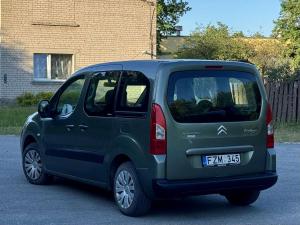 Zaļš Citroen Berlingo 2010 Radviliškis, ar dzinēja tilpumu 1.60 L un nobraukumu 340 tūkst. km par 2600 €, foto 9 vietnē AUTOMOTO.COM.LV